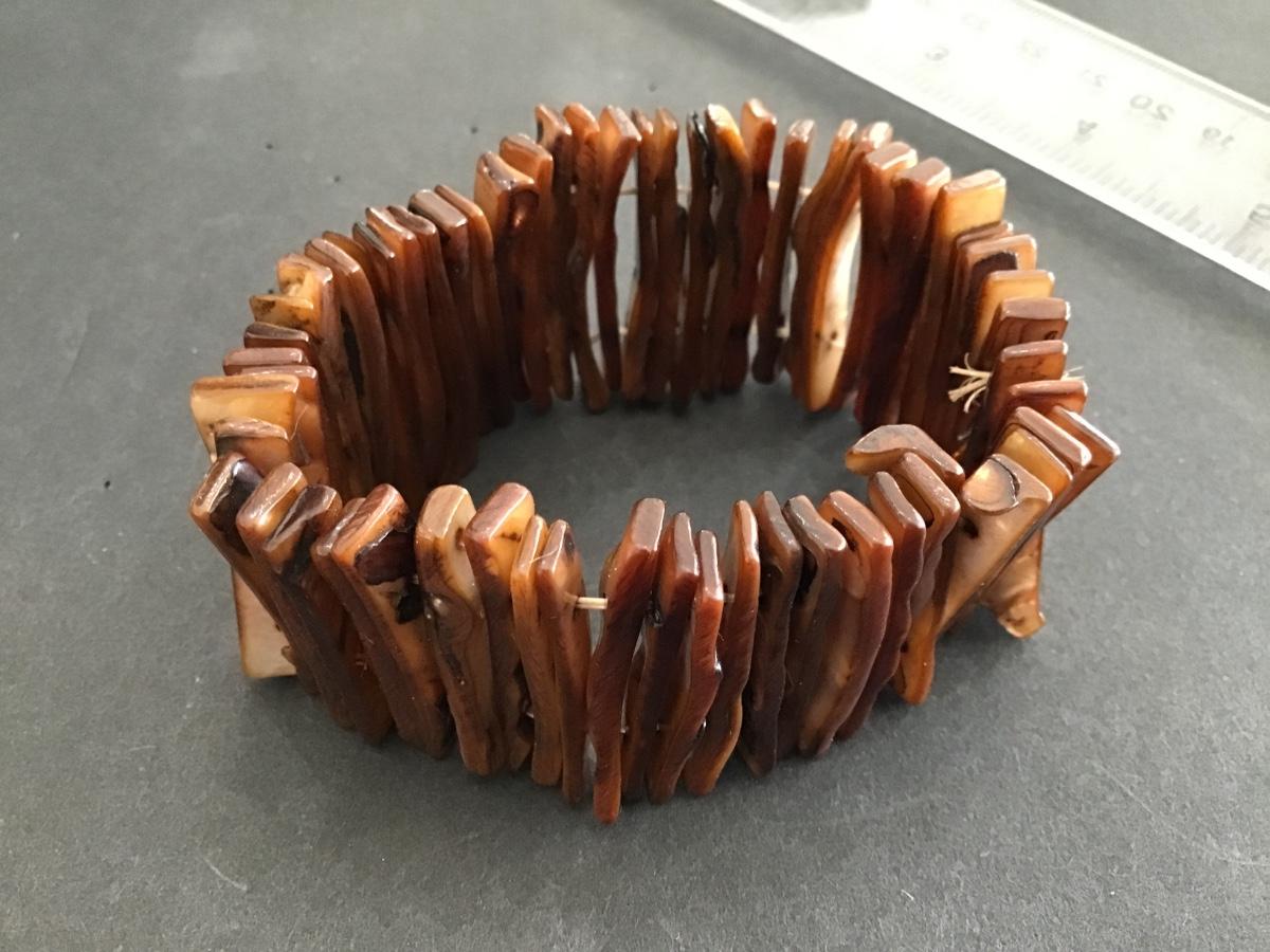 Vintage Shell Bracelet | EstateSales.org