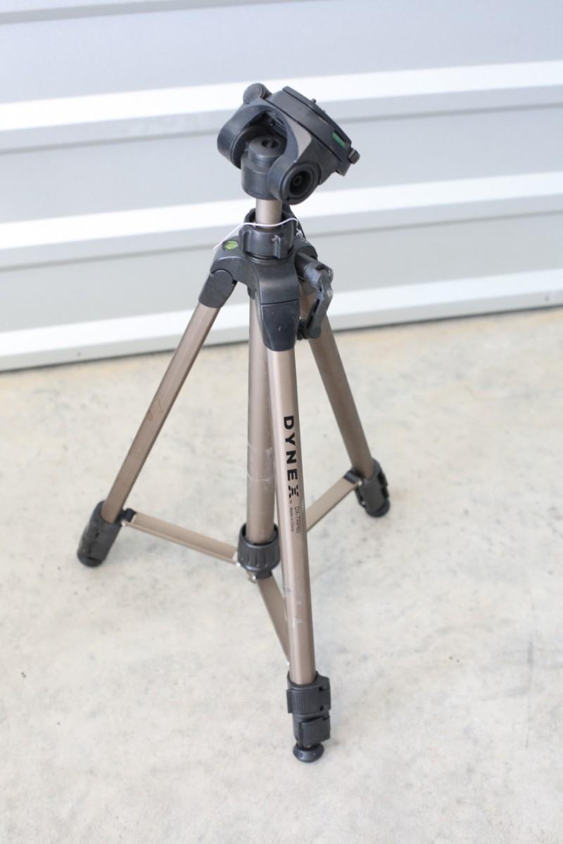 Single Tripod | EstateSales.org