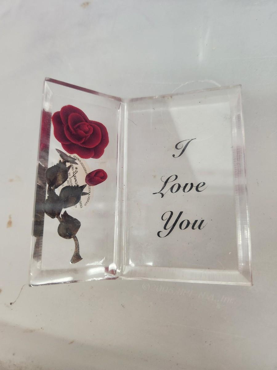 Love sign | EstateSales.org