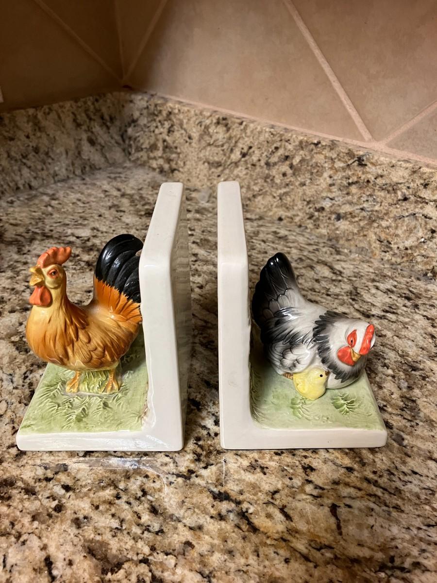Rooster/Hen ceramic bookends | EstateSales.org