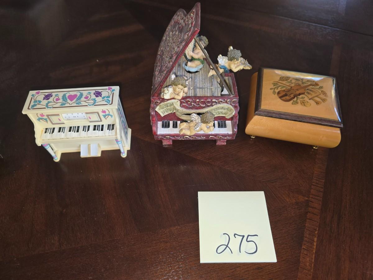 Music boxes | EstateSales.org