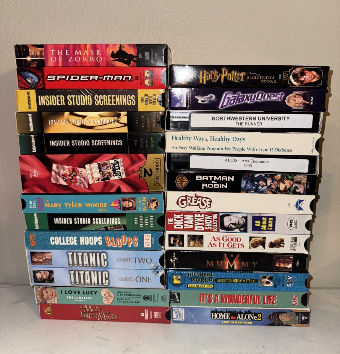 Lot of 26 VHS Movies | EstateSales.org