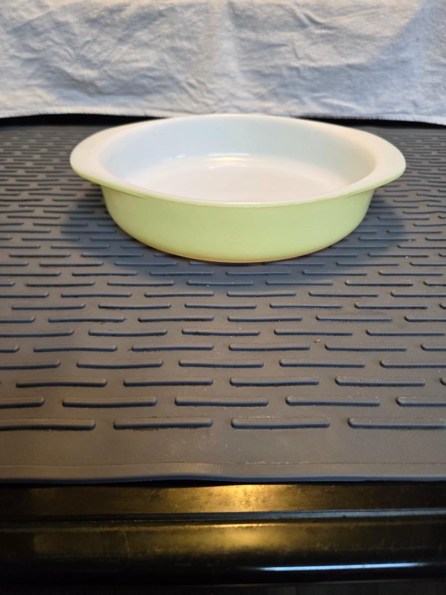 Pyrex Lime Green Cake Pan | EstateSales.org