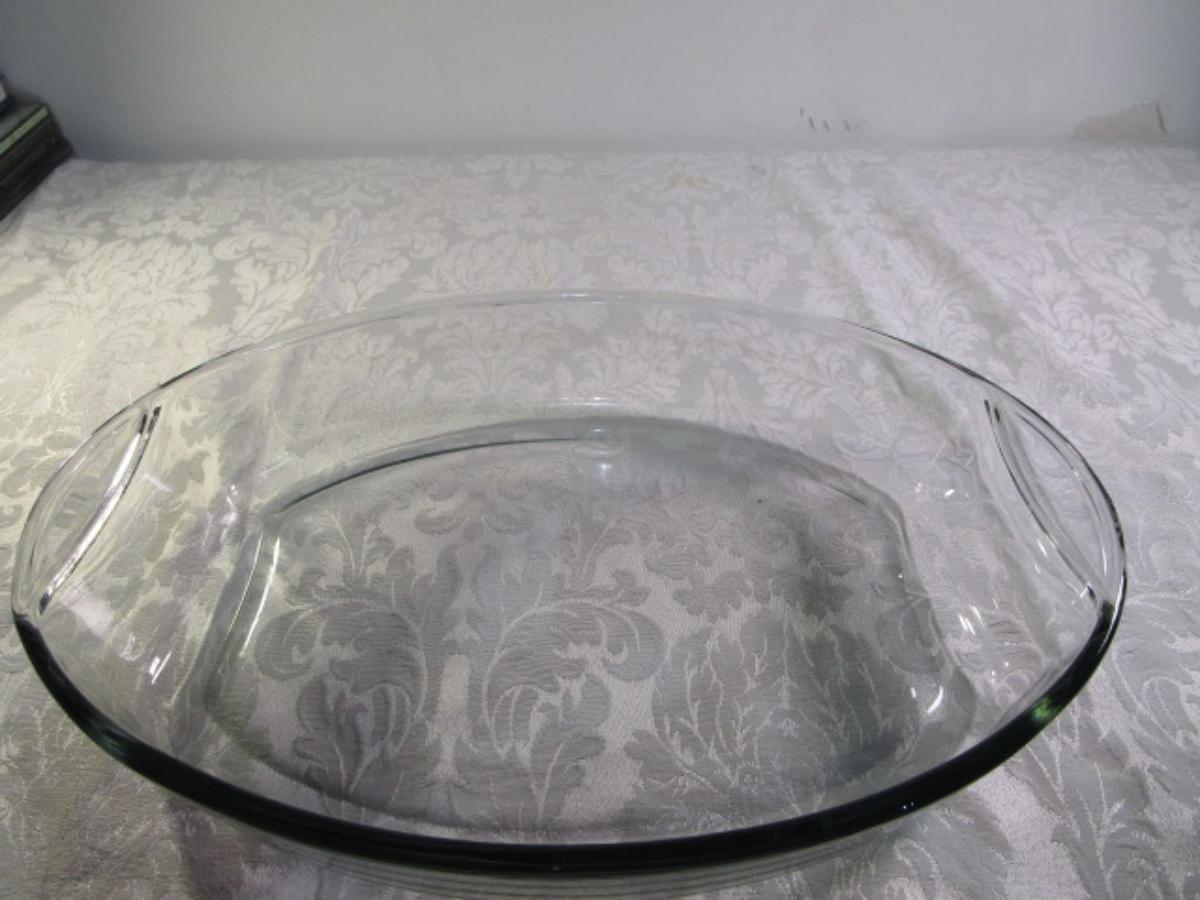 Oval glass pan | EstateSales.org