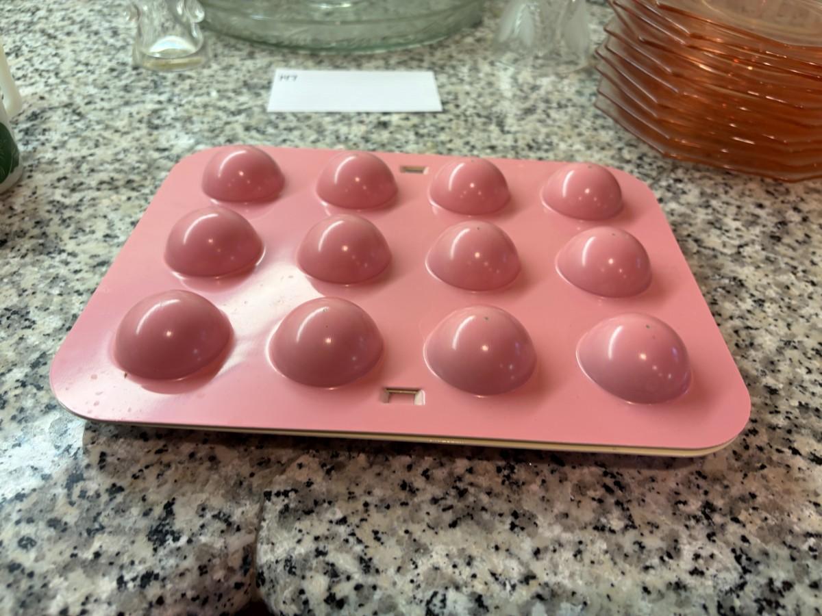 Vintage pink tin cake pop/ice cube tray | EstateSales.org