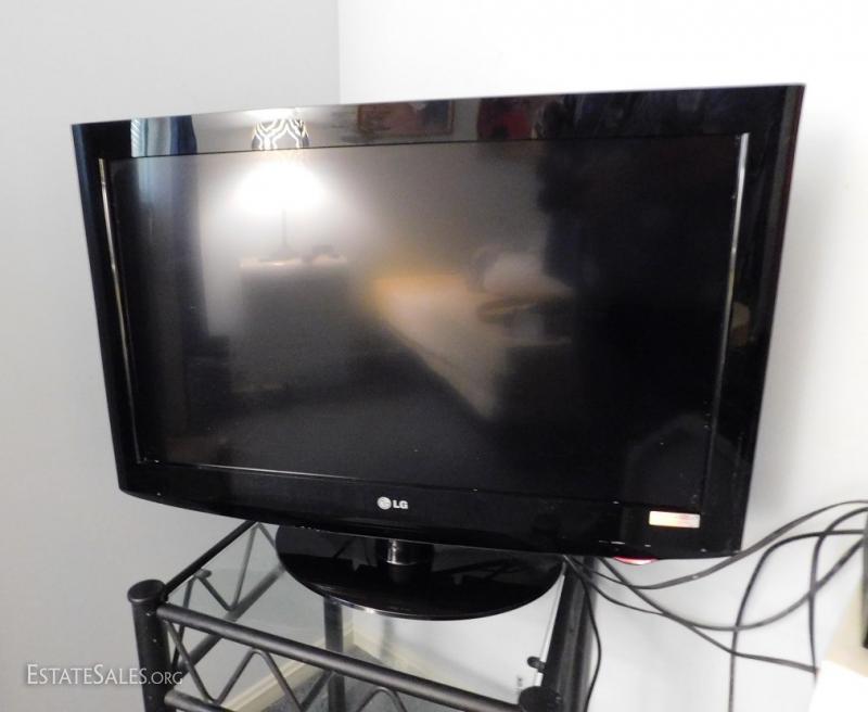 32" LG Flat Screen TV | EstateSales.org