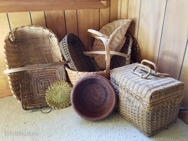 Lot 131 - Lot of Baskets | EstateSales.org