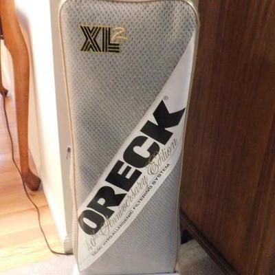 Oreck XL2 Anniversary Edition Upright Vacuum Cleaner | EstateSales.org