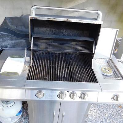 Jenn-Air Stainless Gas Outdoor Grill with Side Burner and Two Propane ...