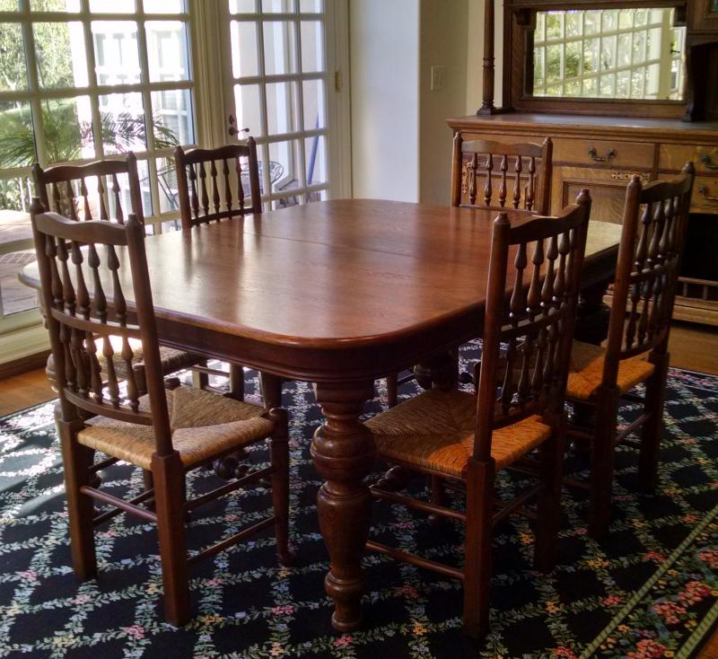 Early 1900 Dining Table | EstateSales.org