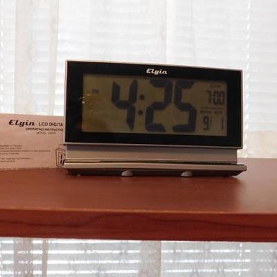 Elgin Digital Clock | EstateSales.org