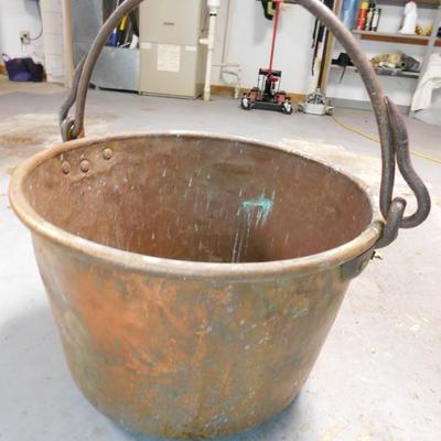 5 Gallon Copper Cider Bucket | EstateSales.org