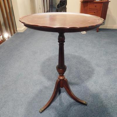 Mersman Duncan Phyfe Pie Crust Table | EstateSales.org
