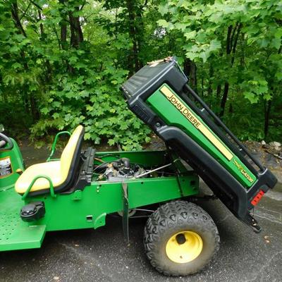 John Deere 2x4 Lift Gate Gator | EstateSales.org
