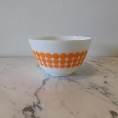 Vintage Orange Dot Pyrex 6" Bowl | EstateSales.org