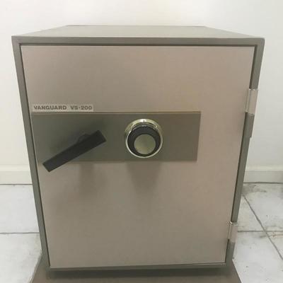 Lot 58 - Vanguard VS - 200 Combination Safe | EstateSales.org