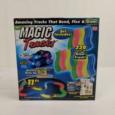 Magic Tracks, 11 FT Speedway, Glows in the Dark, 220 Pcs of Glow Track ...