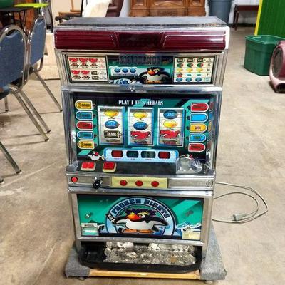 Universal Japanese 'Frozen Nights' Slot Machine with Tokens (Works ...