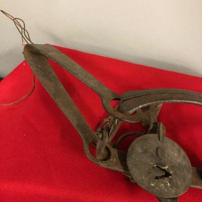 Victor vintage leg hold trap | EstateSales.org