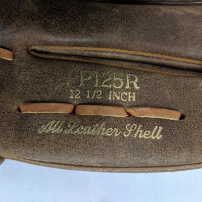 Rawlings 12 1/2" All Leather Shell Right Handed Player | EstateSales.org
