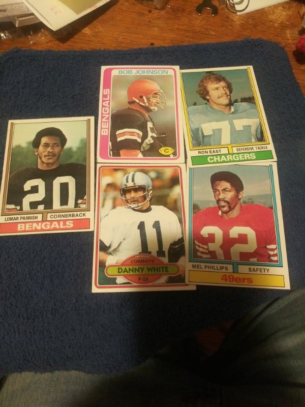Lot of 5 1970s NFL Cards | EstateSales.org