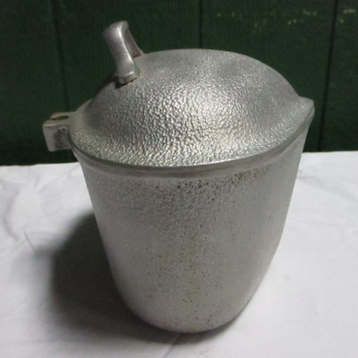 Silver Seal Cookware Heart Shaped | EstateSales.org