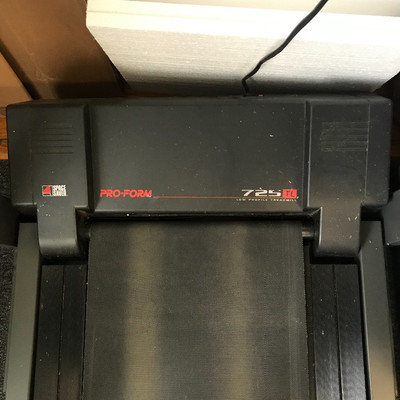 Lot 213 - Tread Mill Pro Form 725 TL | EstateSales.org