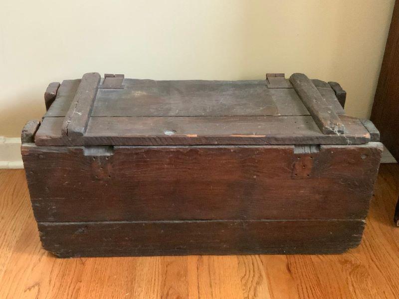 Vintage Wooden Storage Box | EstateSales.org