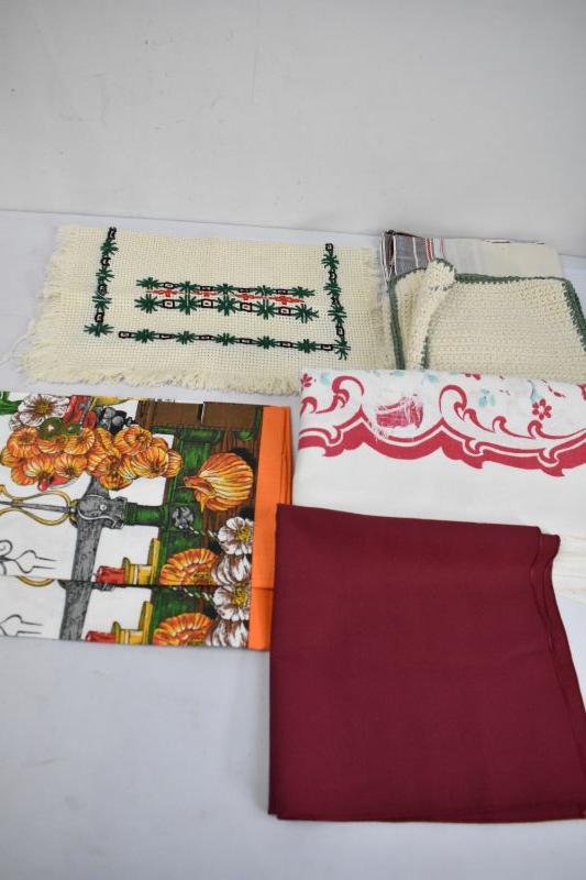 11 Vintage Kitchen Linens | EstateSales.org