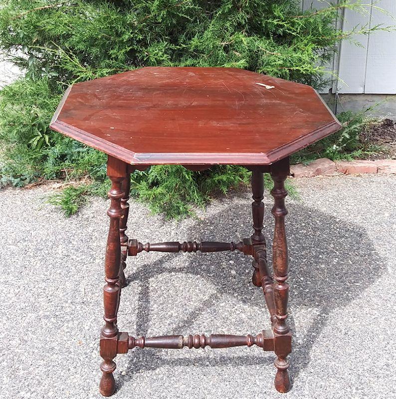 190 - Wooden 8-sided table | EstateSales.org