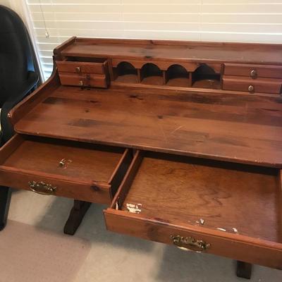 Lot 140 - Sprague Carleton Writing Desk | EstateSales.org