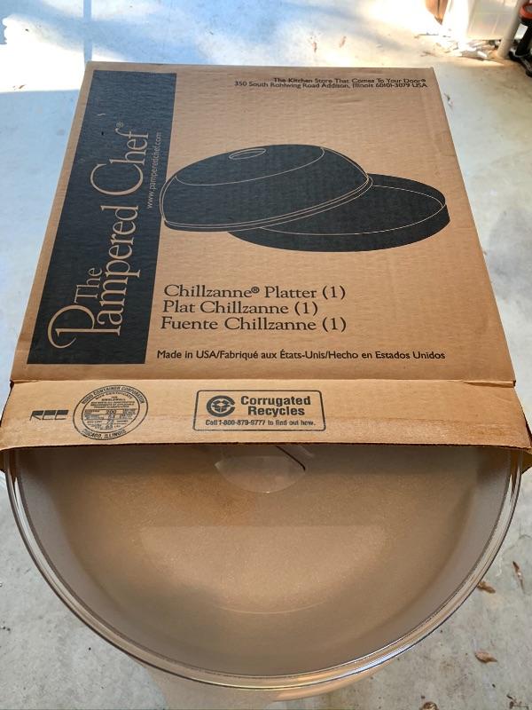 NEW PAMPERED CHEF CHILLZANNE PLATTER WITH LID 2780 | EstateSales.org