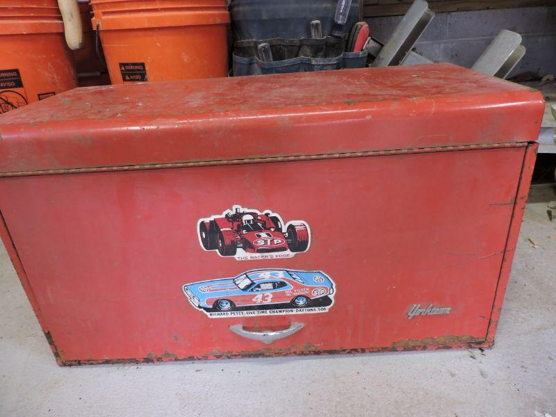 Vintage Yorktown Toolbox and Tools | EstateSales.org