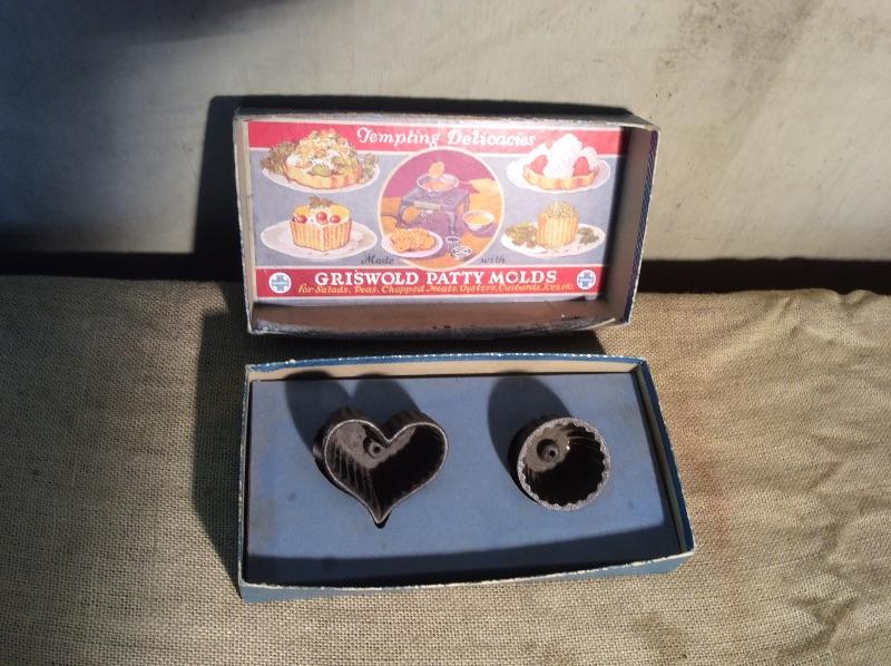 Vintage Griswold Iron Patty Molds | EstateSales.org