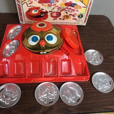 Lot # 99 Incredible Edibles Machine | EstateSales.org