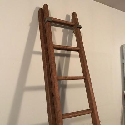 Lot 321 - Vintage Wooden Extension Ladder | EstateSales.org