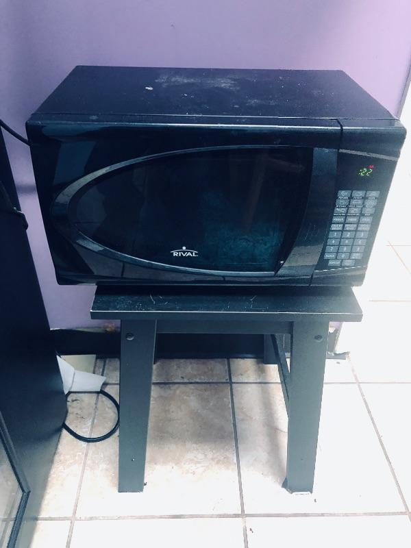 RIVAL MICROWAVE OVEN | EstateSales.org