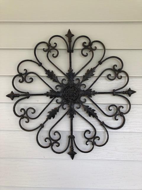 4 Point Metal Art | EstateSales.org