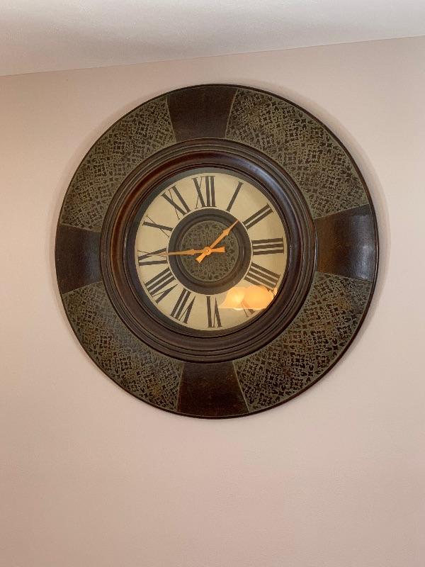 Large wall clock / statement piece | EstateSales.org