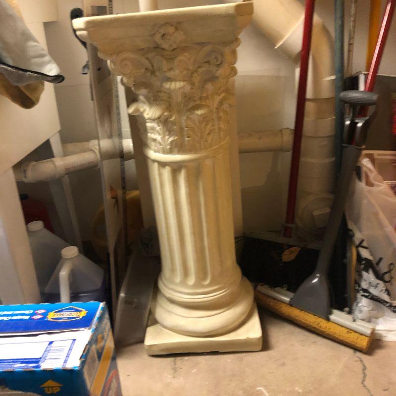 Resin Column | EstateSales.org