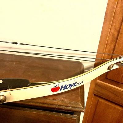 Hoyt Pro-Medalist Compound Bow Vintage Easton USA 45-60# | EstateSales.org
