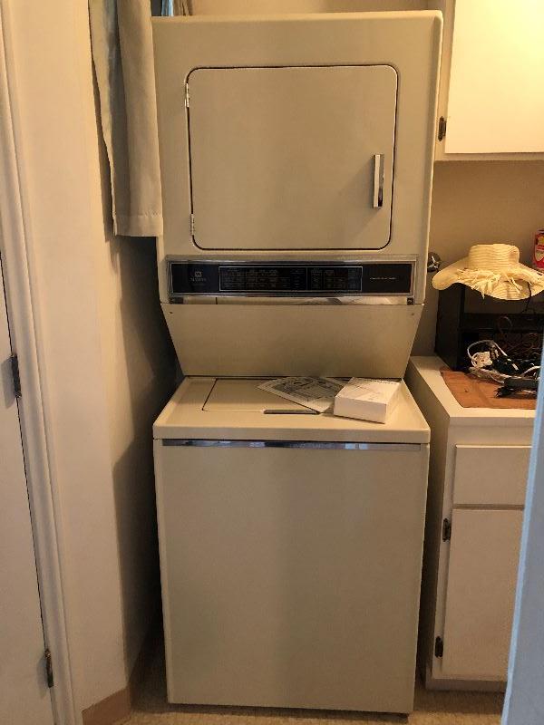 Electric upright washer and dryer | EstateSales.org