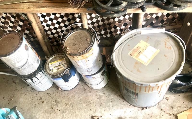 Paint lot | EstateSales.org
