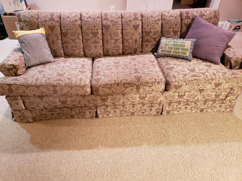 Beautiful sleeper sofa | EstateSales.org