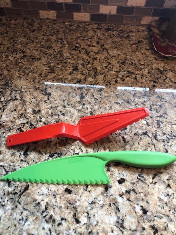 Kitchen items Tupperware and pampered chef | EstateSales.org