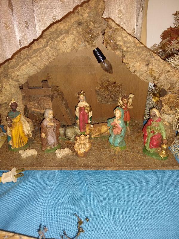Vintage Christmas Nativity | EstateSales.org