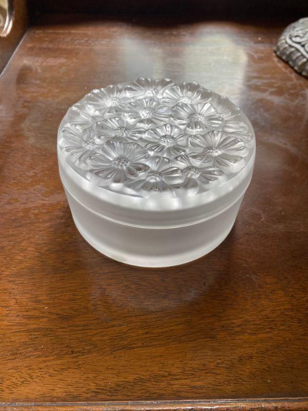 Lalique Powder Box | EstateSales.org
