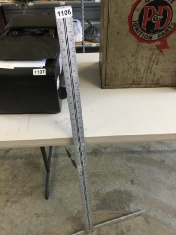 48 inch drywall T-square Lot number 1106 | EstateSales.org