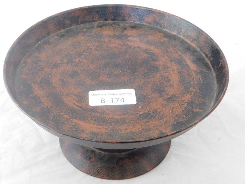 Raised Plate / Stand | EstateSales.org