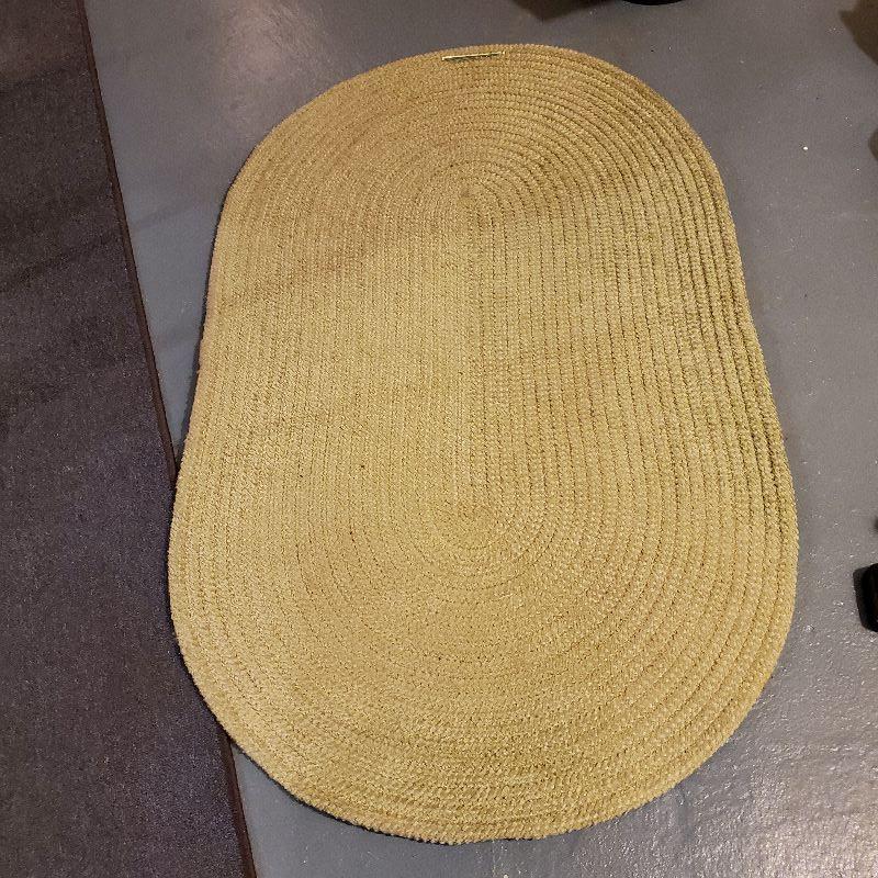 Light green oval woven rug | EstateSales.org